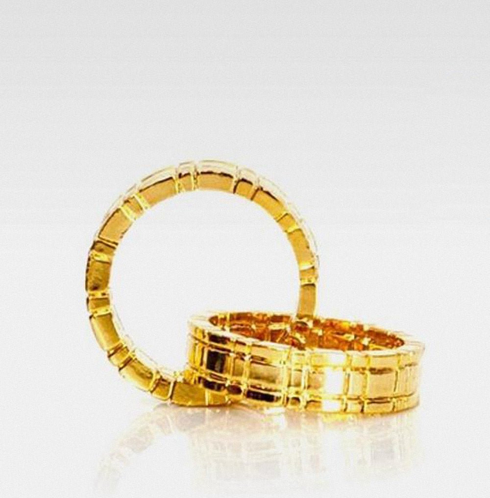 Himber Ring Ring Throuh Finger -Golden - Close Up Magic – Bemagic